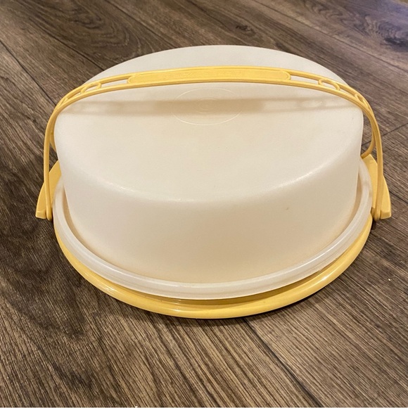Tupperware | Kitchen | Vintage Tupperware Harvest Gold Pie Cake Keeper ...